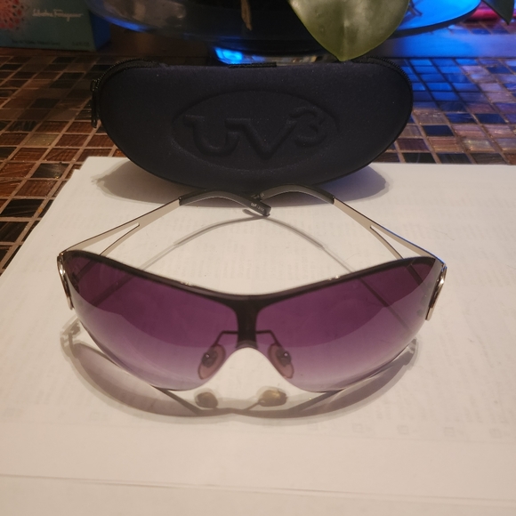 UV3 | Accessories | Uv3 Sunglasses With Case | Poshmark